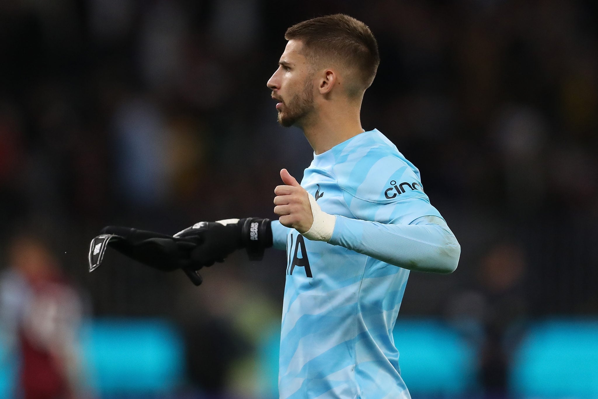 Pundit makes an argument that Tottenham need to sign a new goalkeeper ...