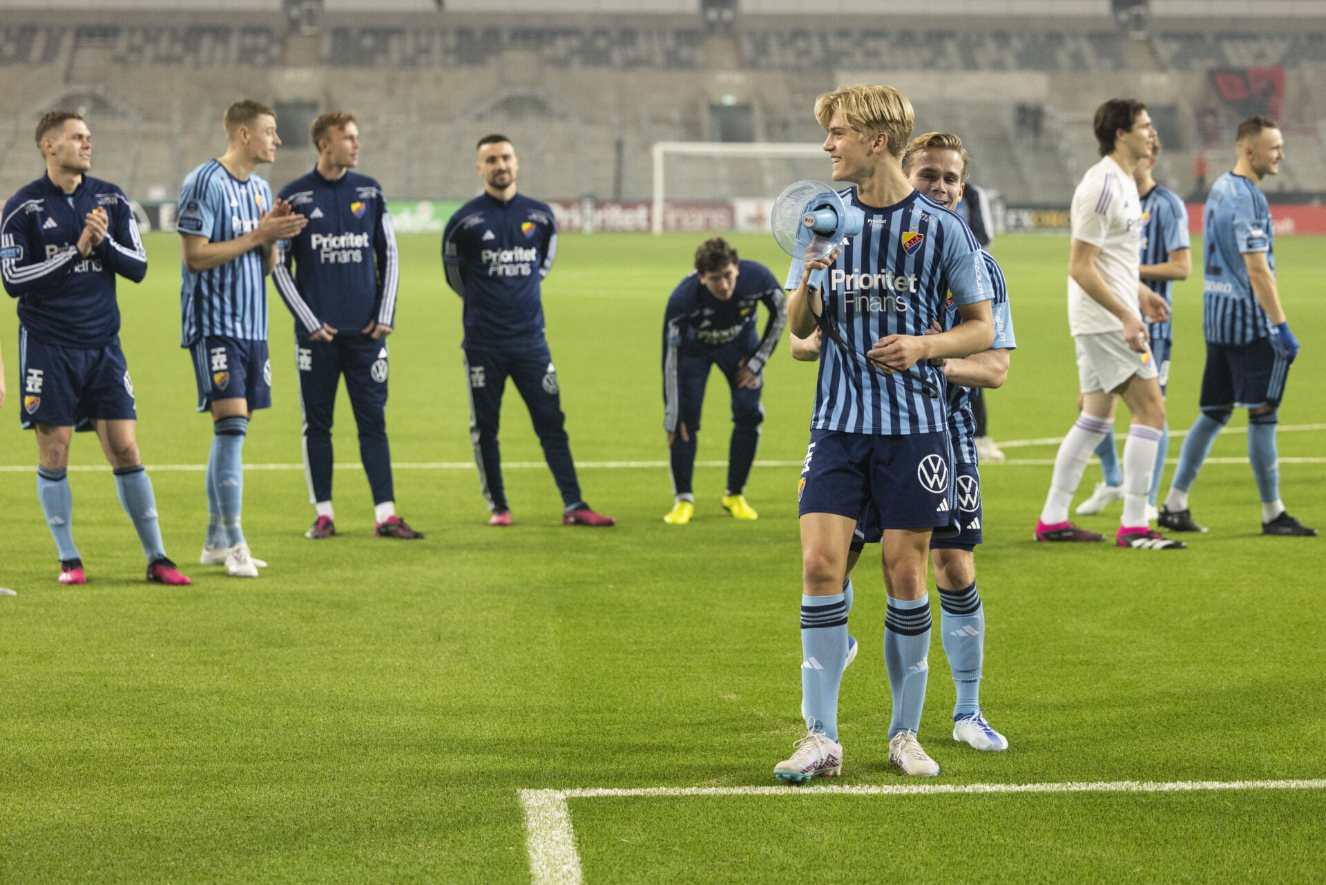 Tottenham officially confirm the signing of highly-rated 18-year-old ...