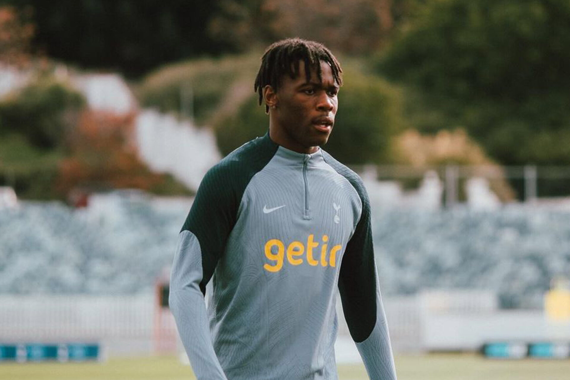 Injury expert provides worrying update on Destiny Udogie's expected ...