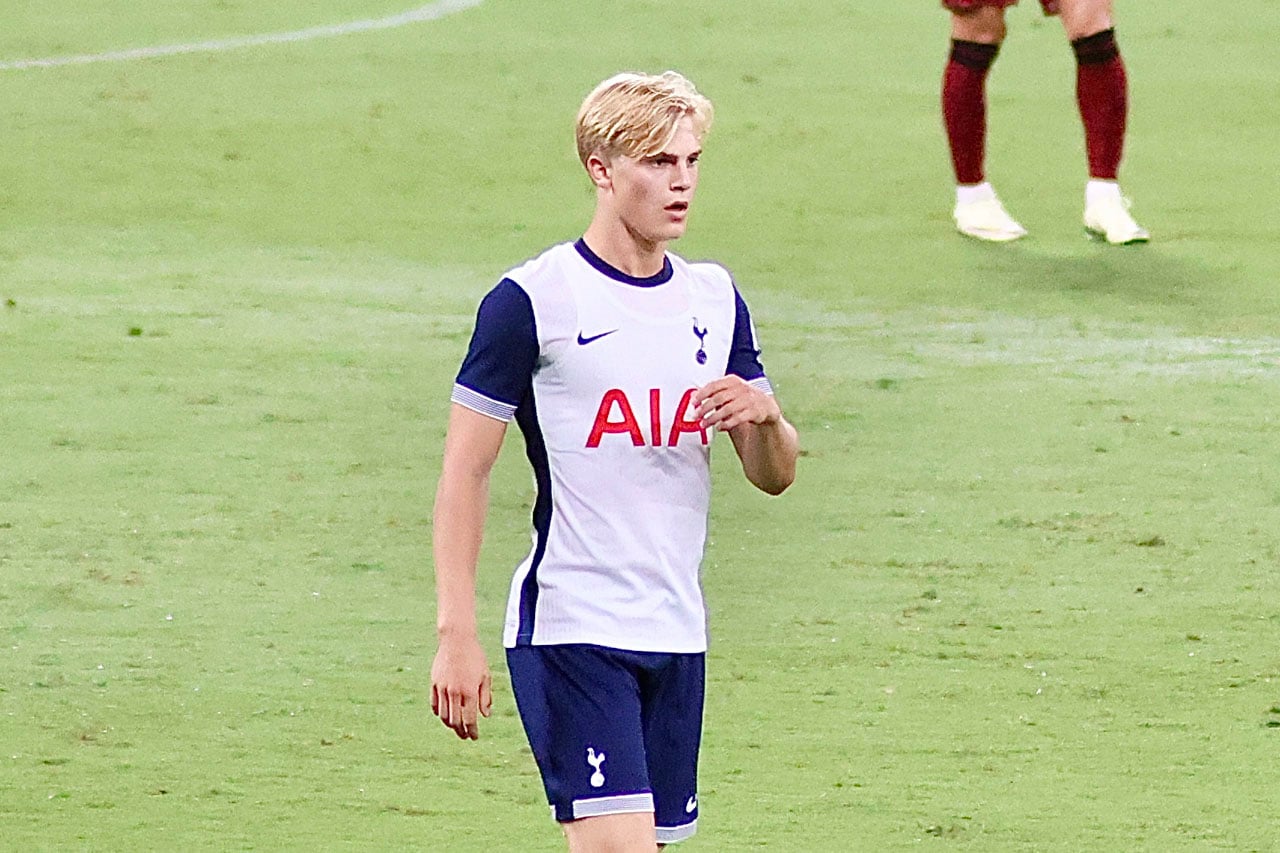 Who is Lucas Bergvall? Tottenham's teenage star's salary, career stats ...