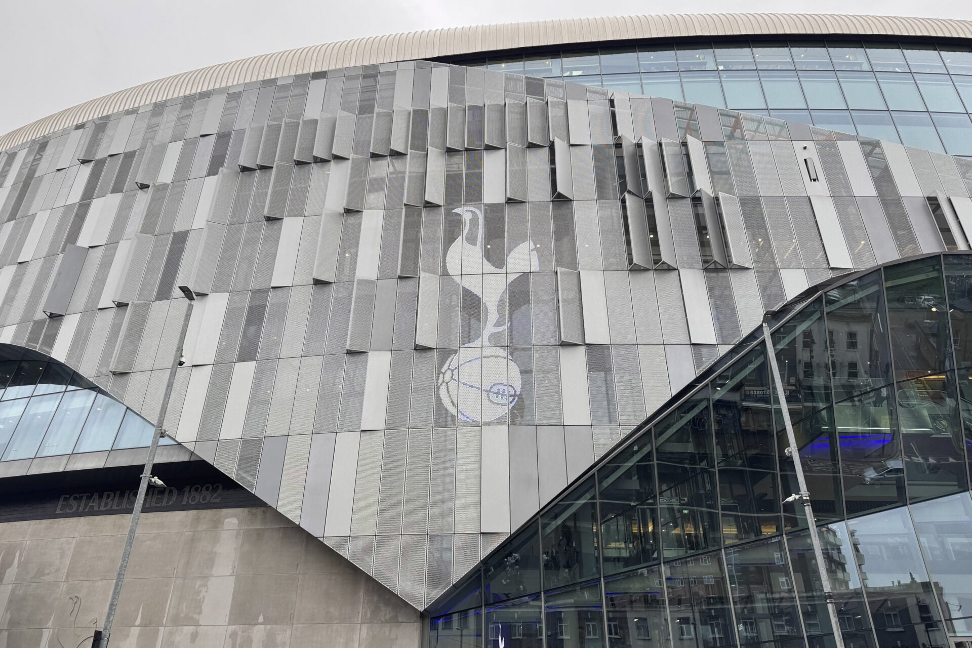 Spurs fans left divided at decoration change at the Tottenham Hotspur ...