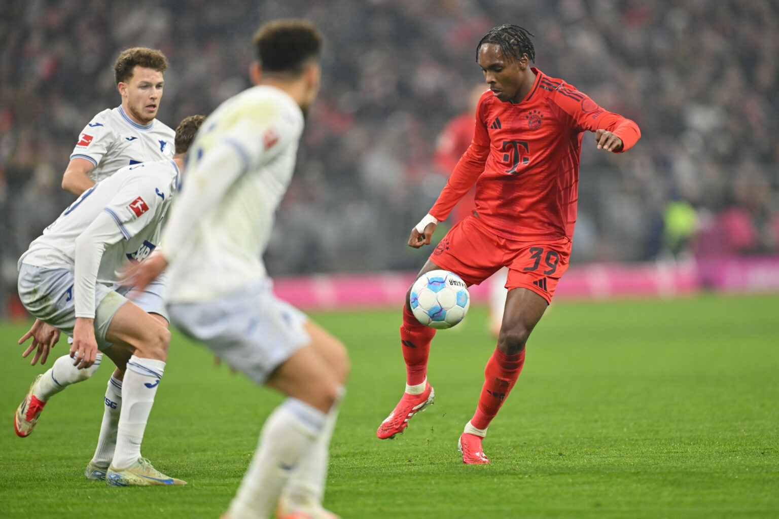 Mathys Tel sends big transfer hint as Spurs rush to wrap up late deal ...