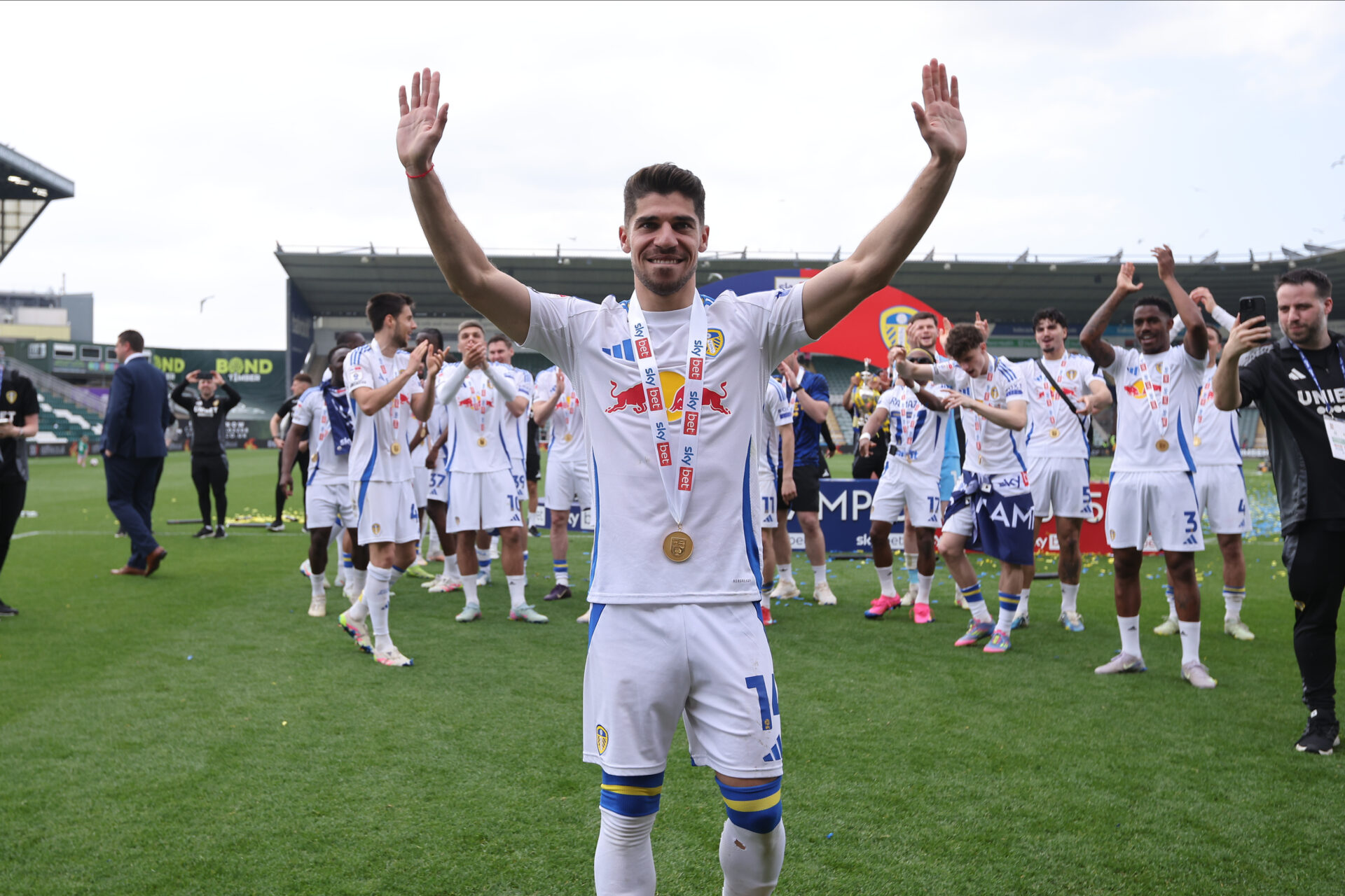 Watch: Manor Solomon scores 91st-minute winner to win Leeds the ...
