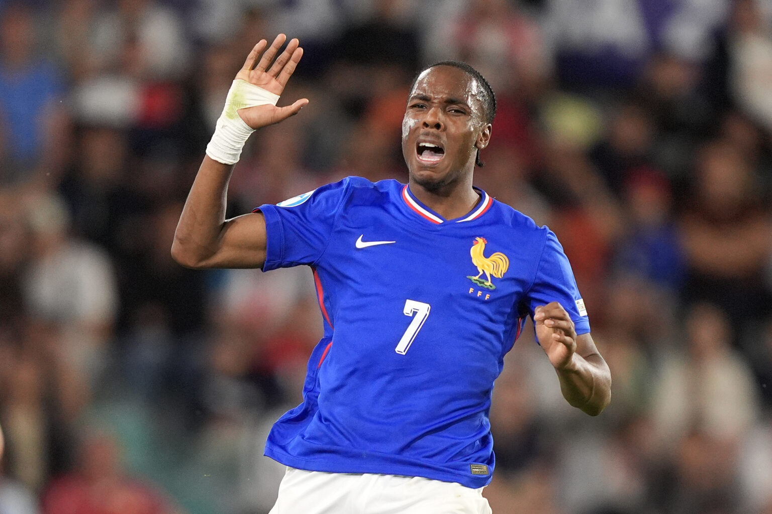 Video: Mathys Tel kicked in the face then scores for France U21s in ...