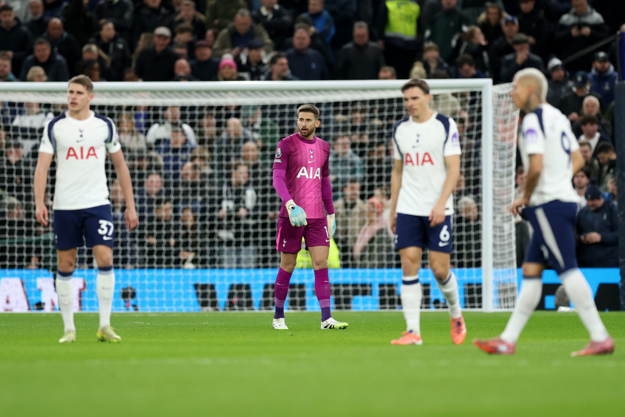 Tottenham half-time player ratings vs Fulham as one player drops a 2/10 ...
