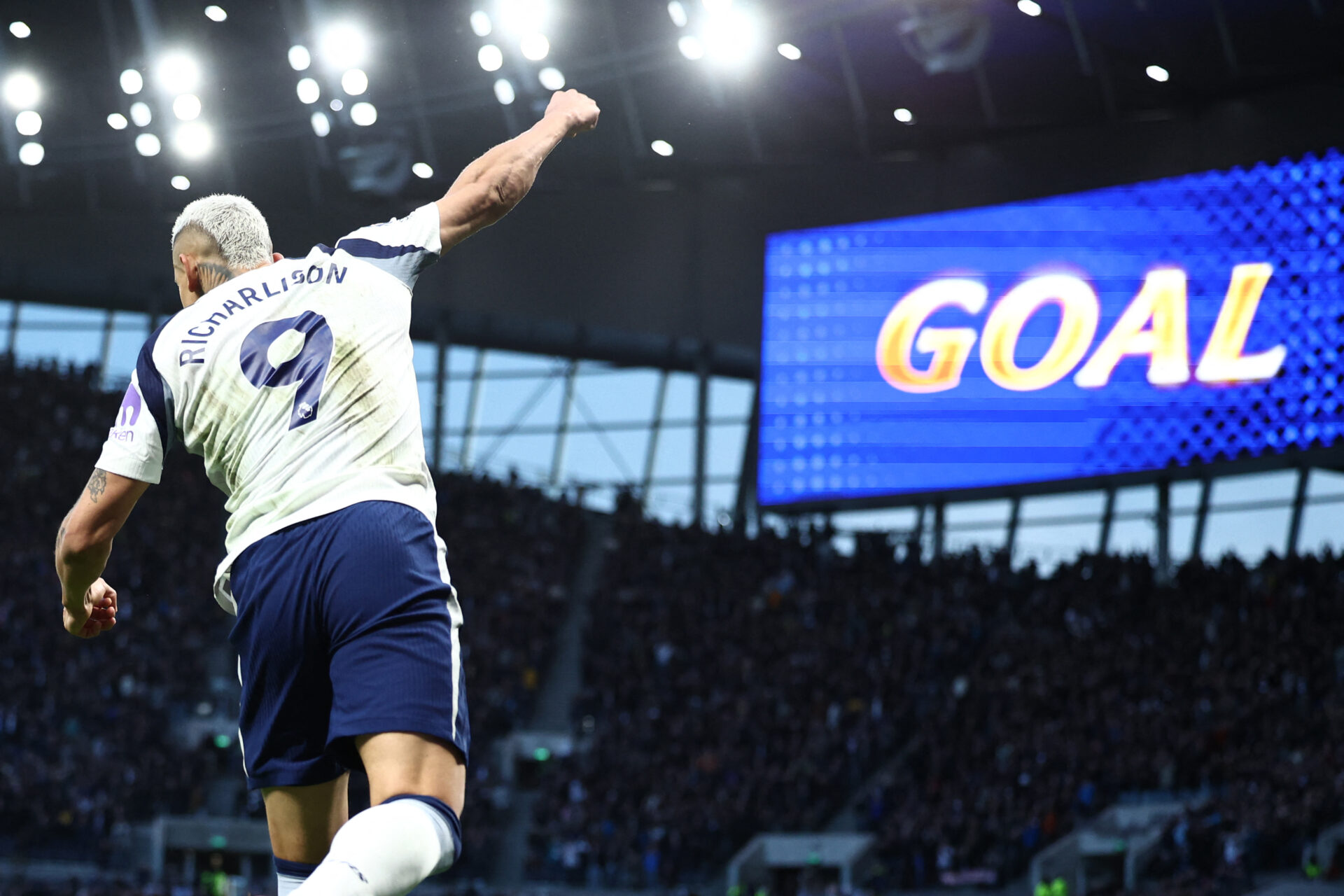 Tottenham half-time player ratings vs Brentford - 9/10 midfielder ...